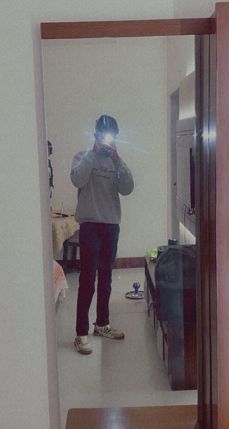 Mirror Instagram Hidden Face Pose - Trend Dpz